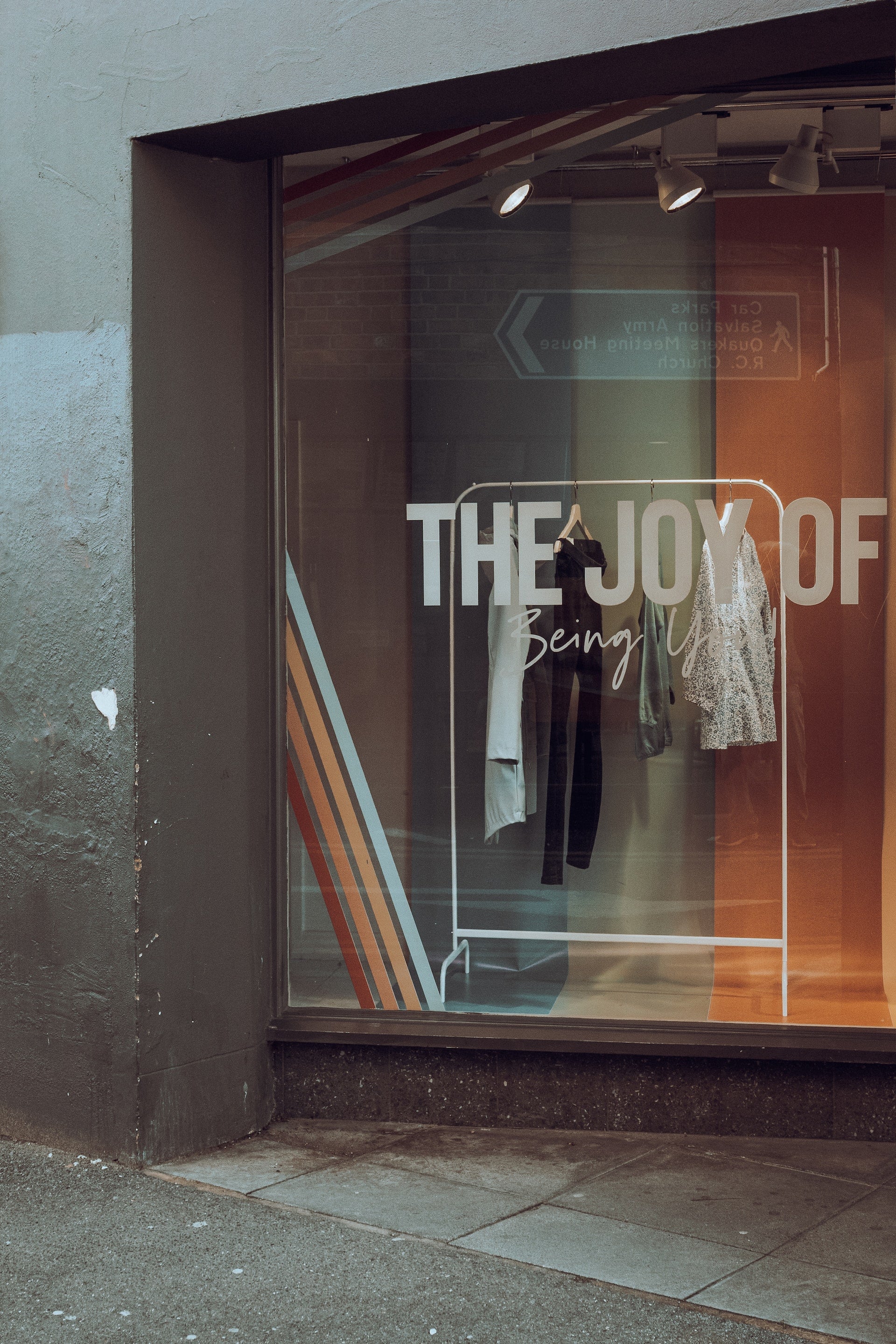 Retail Window Decals: The Silent Salespeople of Your Shop